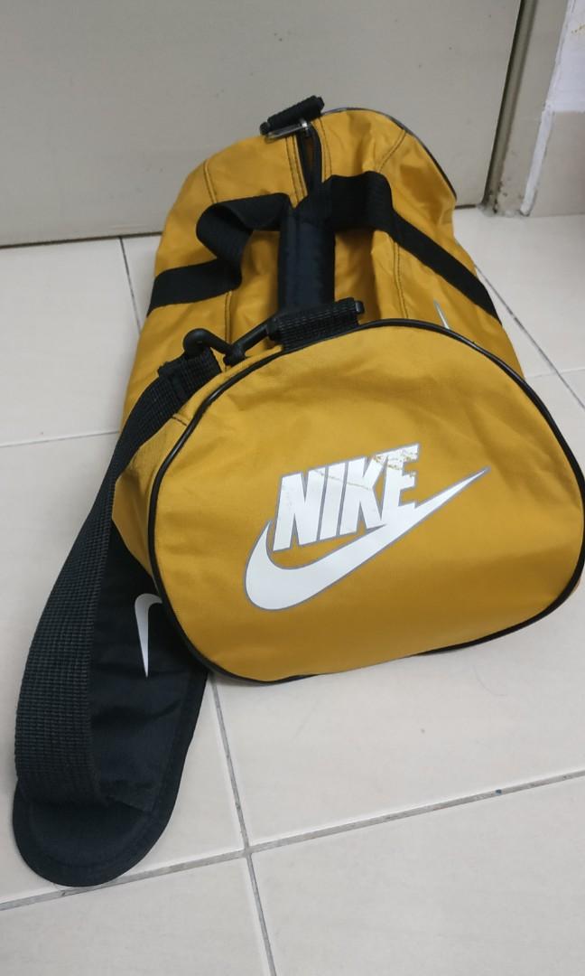 nike kuning harimau malaya' duffle bag vintage, Men's Fashion, Bags ...