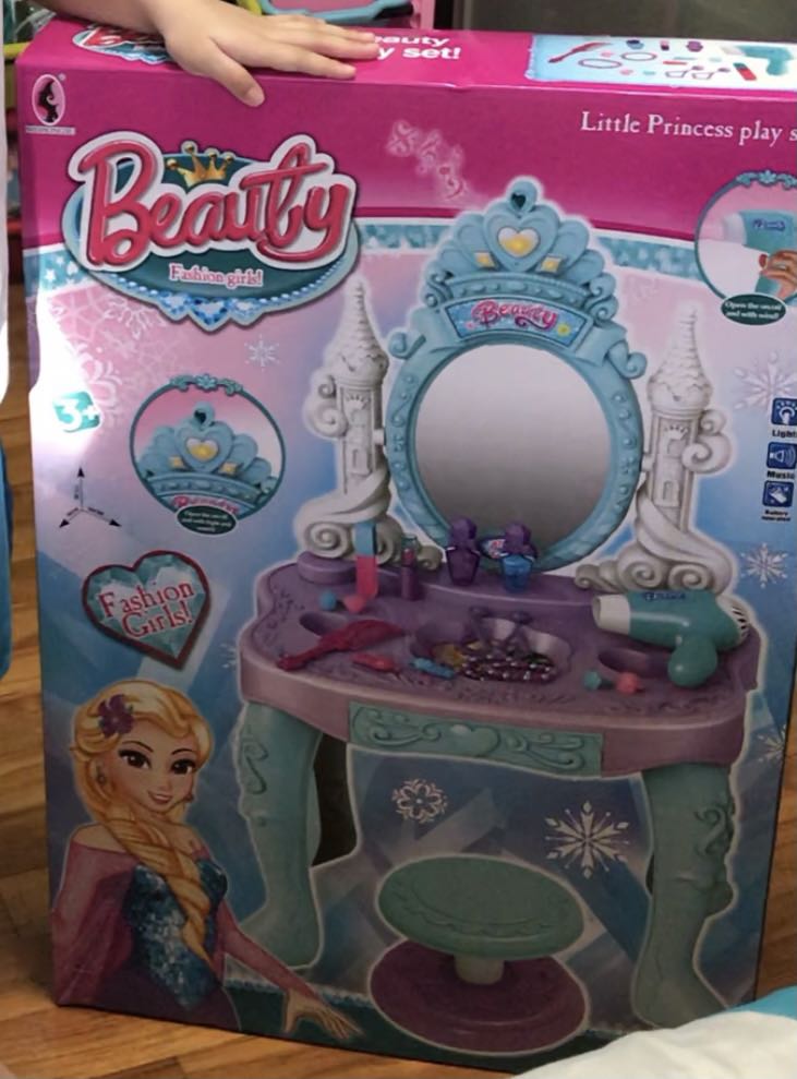 Princess dressing table, Hobbies & Toys, Toys & Games on Carousell