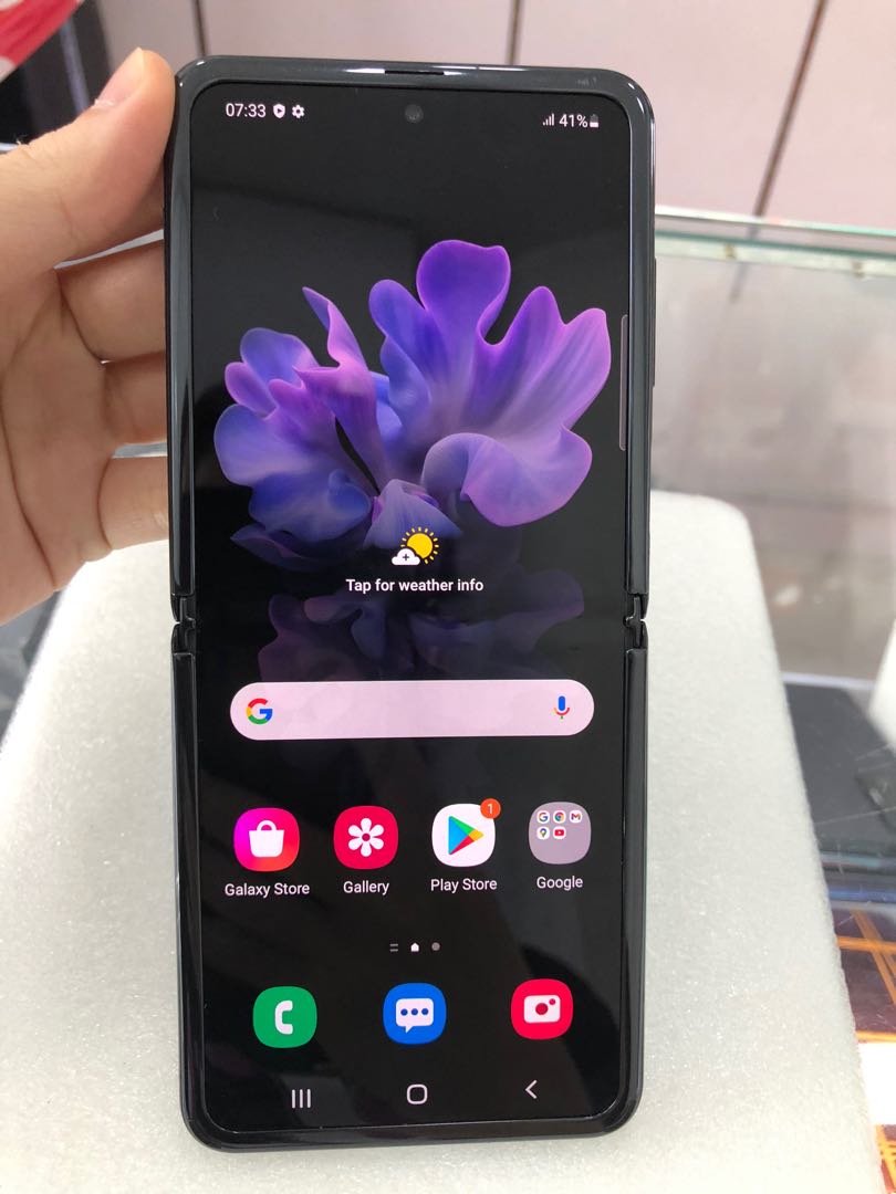 SAMSUNG GALAXY Z FLIP 8+256GB BLACK SCREEN GOT BLACK DOT, Mobile Phones ...