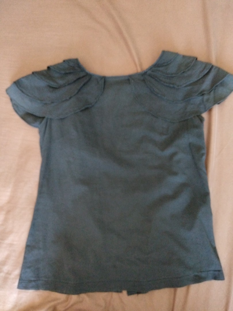 Black top with scallop layers at shoulder, Women's Fashion, Tops ...