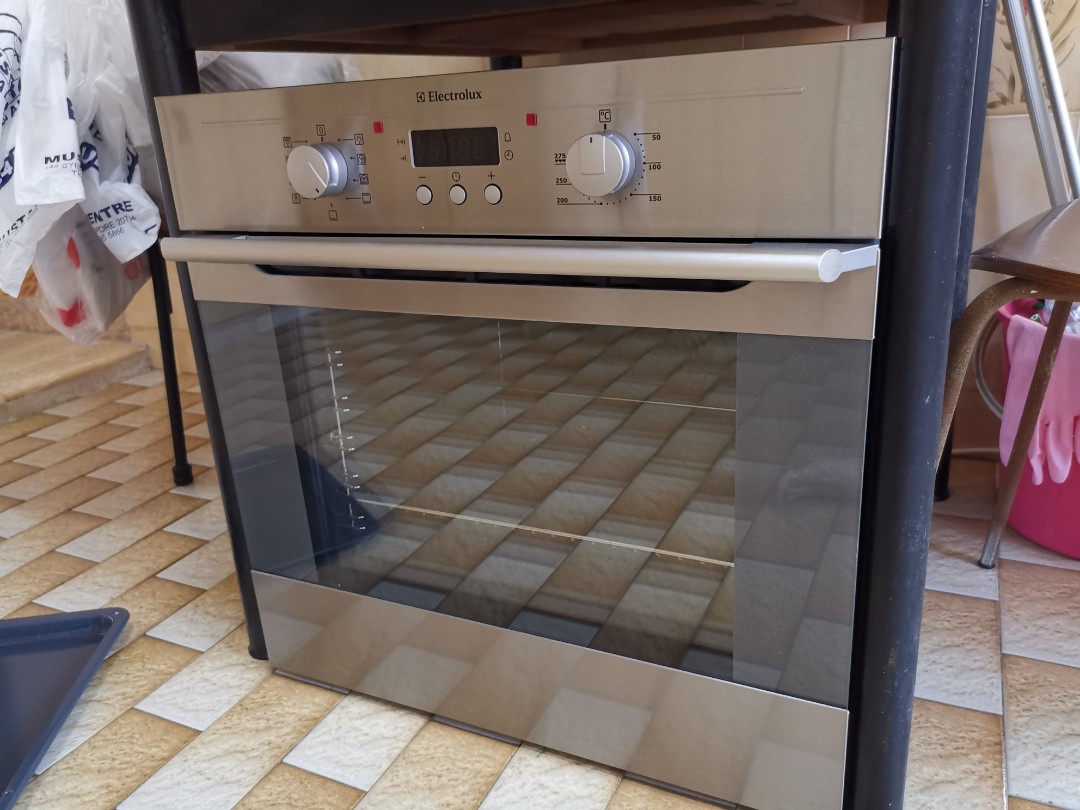 Electrolux EOB53000x built in oven, TV & Home Appliances, Kitchen Appliances, Ovens & Toasters ...