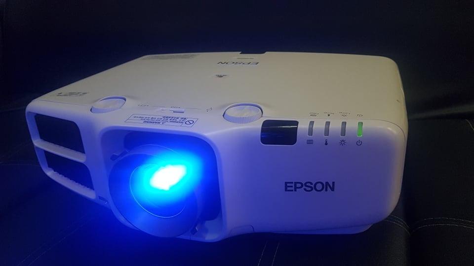 Epson EB-G6070w projector 5000 lumens Large Venue Series Ultra Bright ...