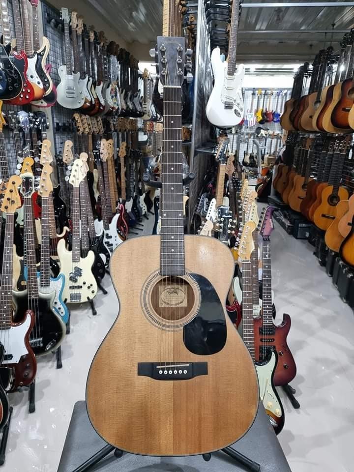 HEADWAY ACOUSTIC GUITAR, Hobbies & Toys, Music & Media, Musical Instruments on Carousell