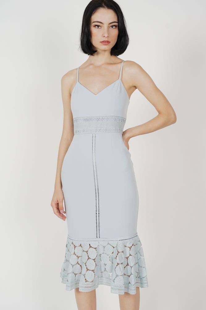 MDS Bellari Lace Dress in Dusty Blue, Women's Fashion, Dresses & Sets, Dresses on Carousell
