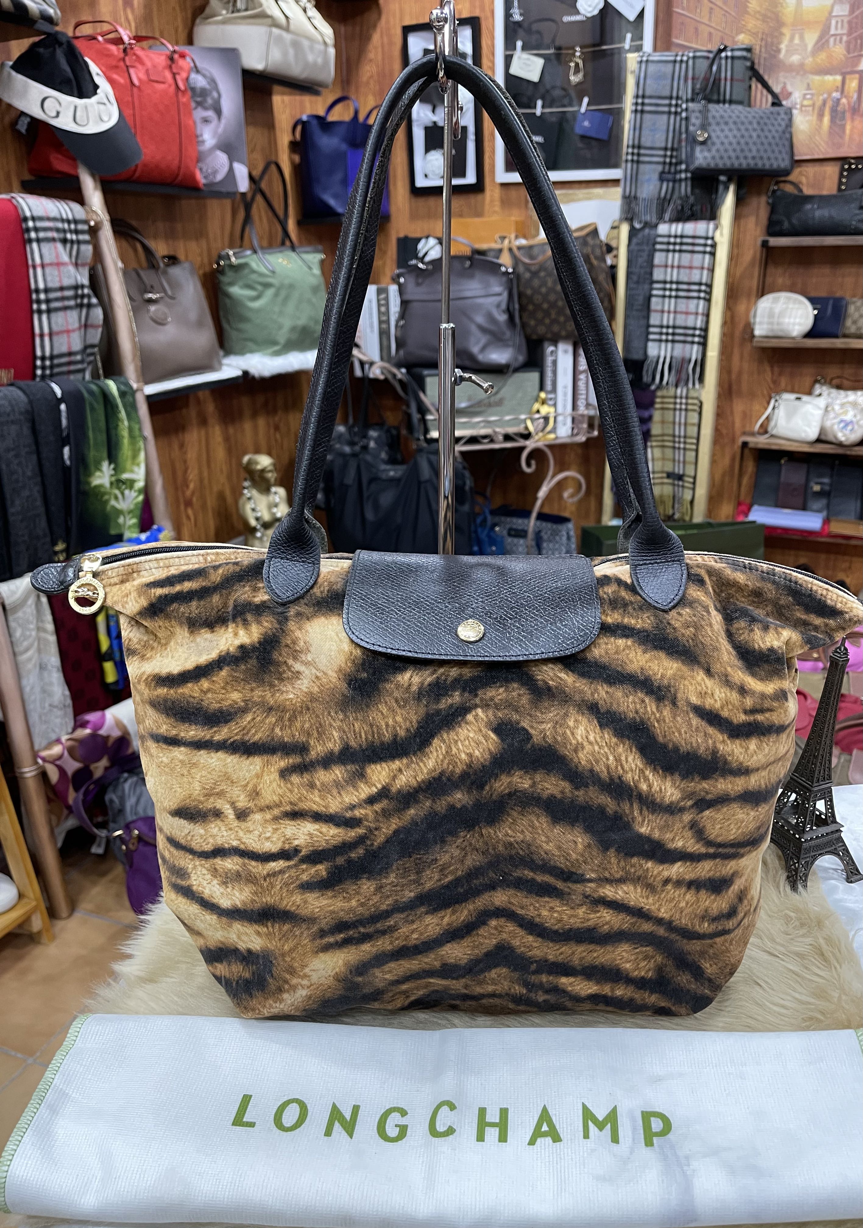 Authentic Longchamp Le Plaige Animal Print With Dustbag, Women's ...