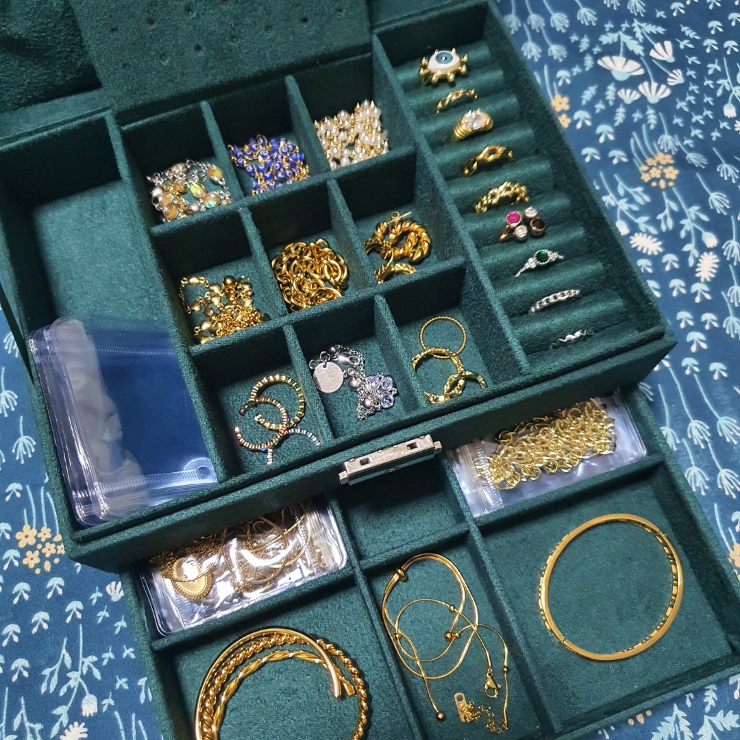 Emerald Green Velvet Jewellery Storage Box, Women's Fashion, Jewelry ...