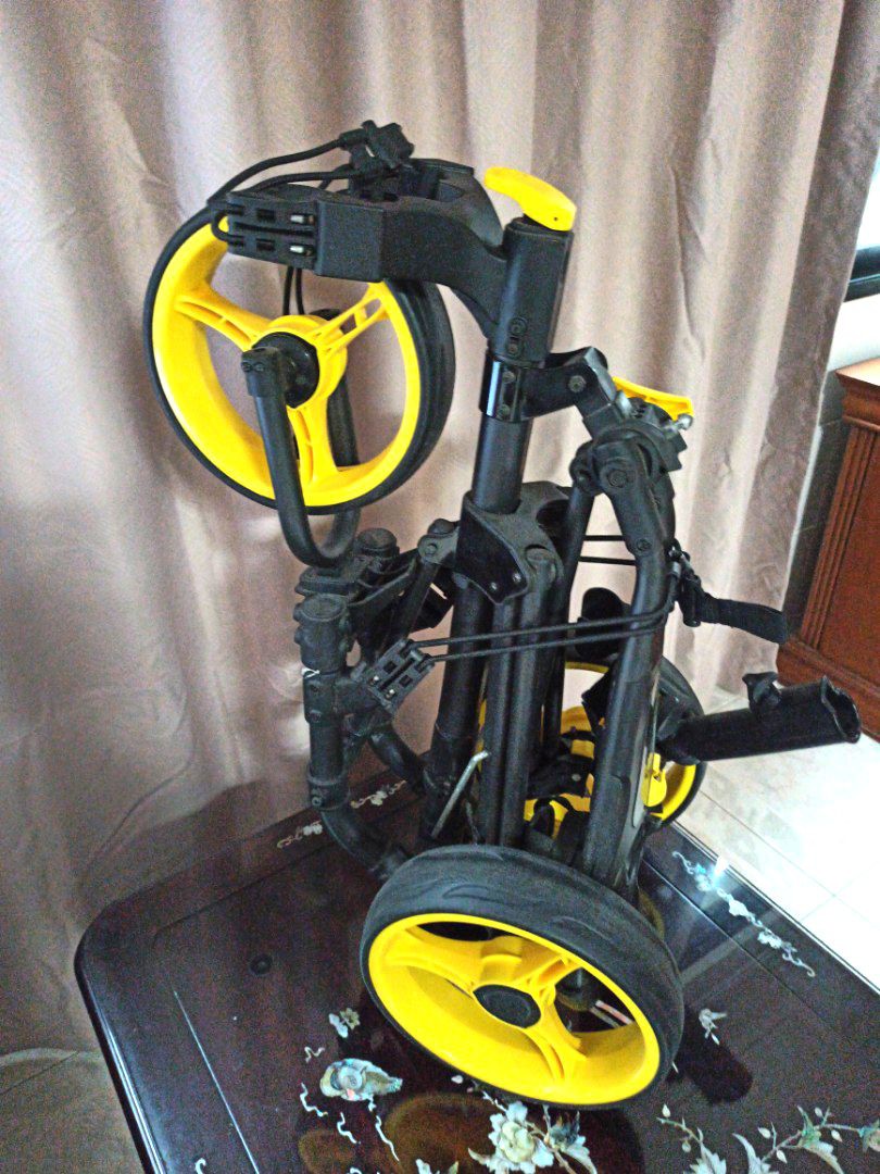 Golf bag 3 wheelers, Sports Equipment, Sports & Games, Golf on Carousell