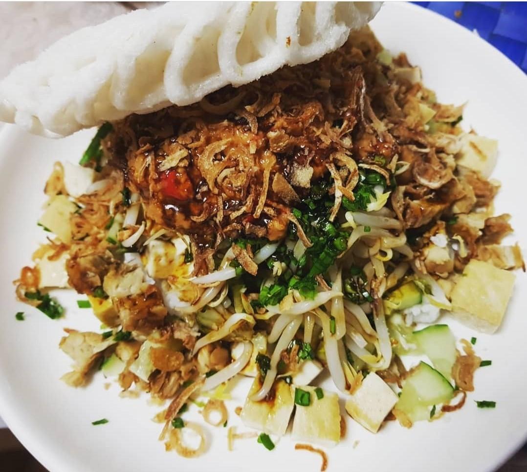 Nasi Lengko Khas Cirebon, Food & Drinks, Rice & Noodles on Carousell