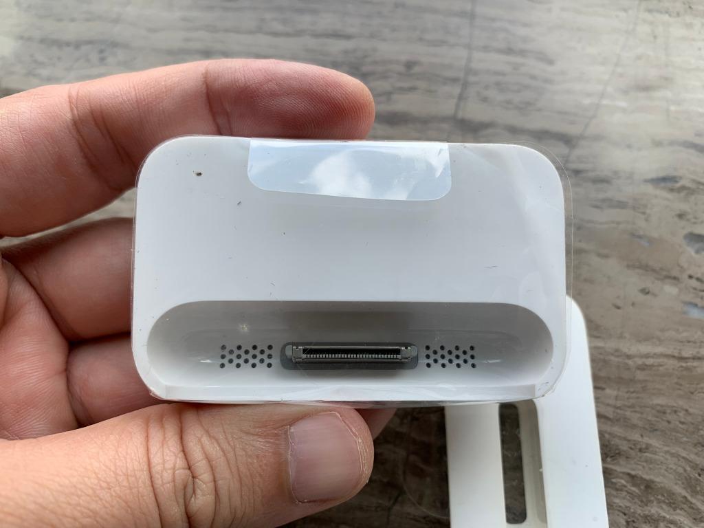 Apple iPod Docking Station, 手提電話, 電話及其他裝置配件, 固定器及支架 - Carousell