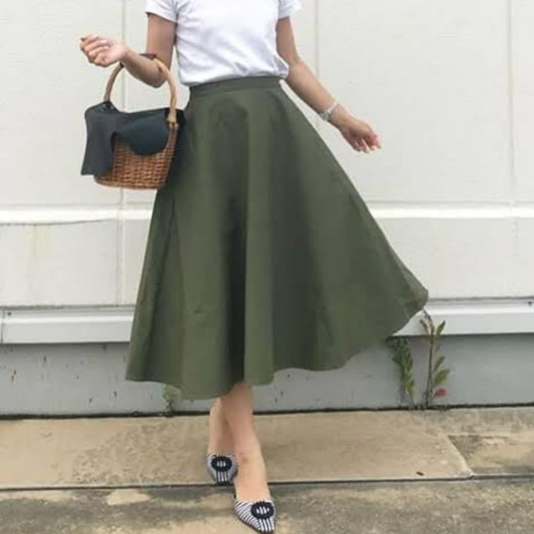 Authentic Uniqlo high waisted chinos circular skirt in army green | rok ...