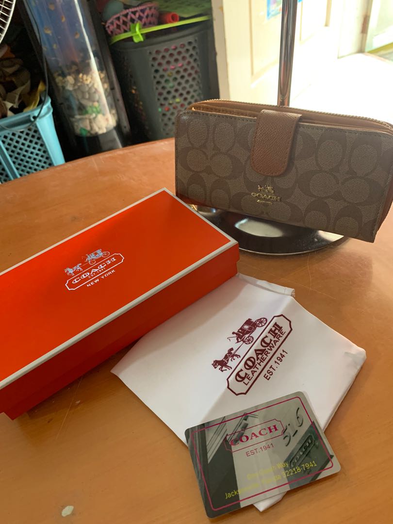 Couch wallet, Women's Fashion, Bags & Wallets, Wallets & Card holders ...