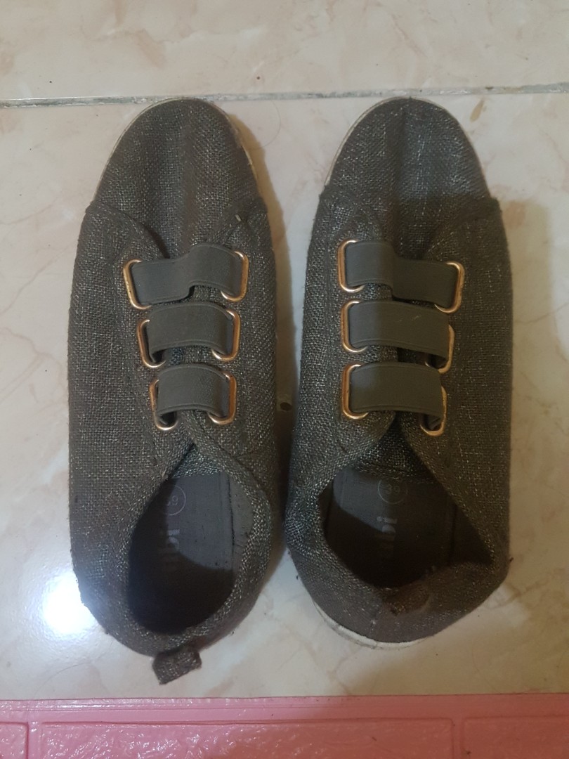 Sepatu rubi, Fesyen Wanita, Sepatu di Carousell