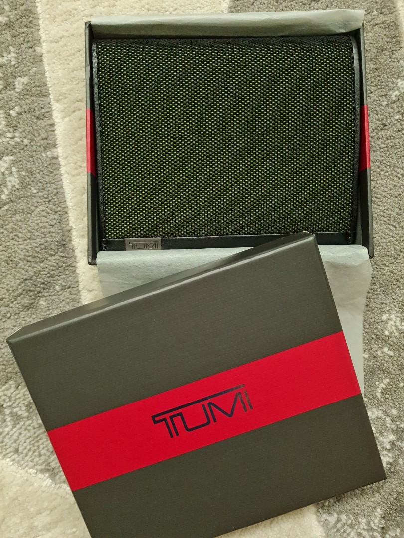 TUMI ID Lock authentic Passport Holder with Box, Men's Fashion, Watches ...