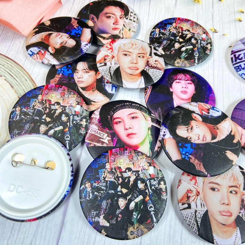[ PO CLOSED ] BTS SEASON'S GREETINGS BADGE SET, Hobbies & Toys ...