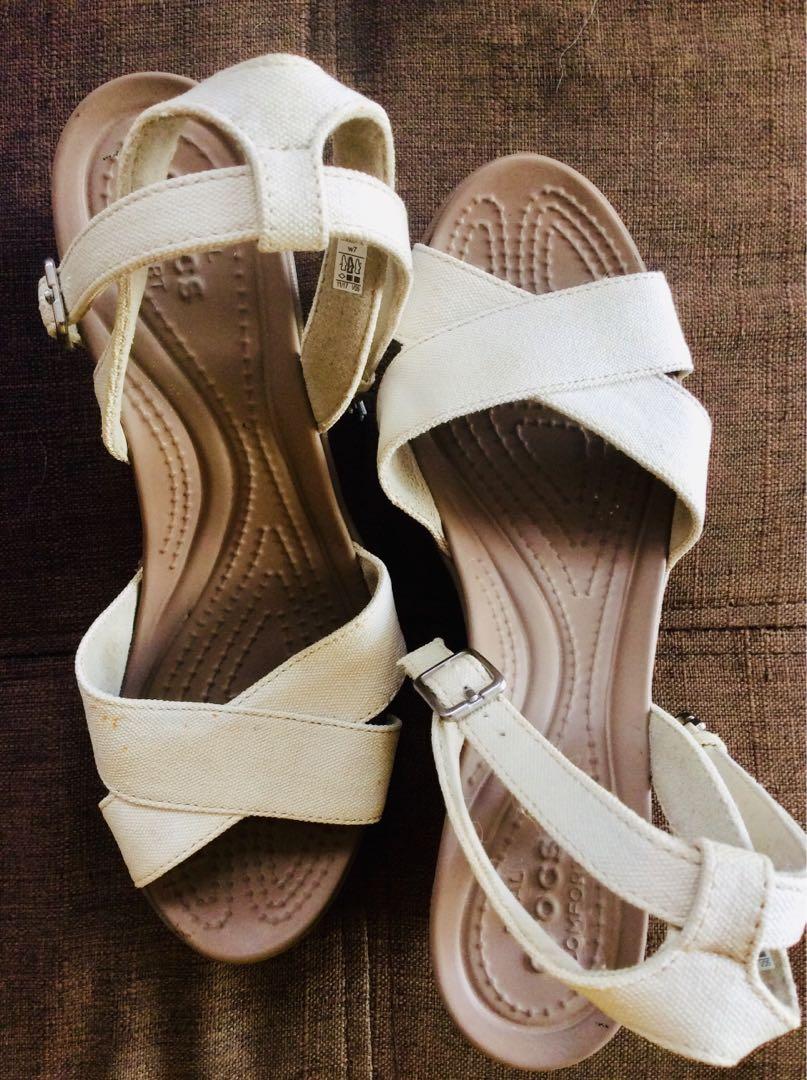 crocs wedge, Women's Fashion, Footwear, Wedges on Carousell