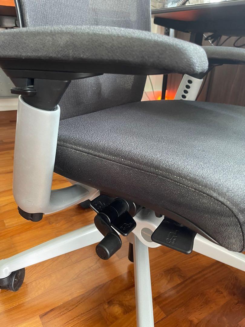 Haworth Zody Chair, Furniture & Home Living, Furniture, Chairs on Carousell