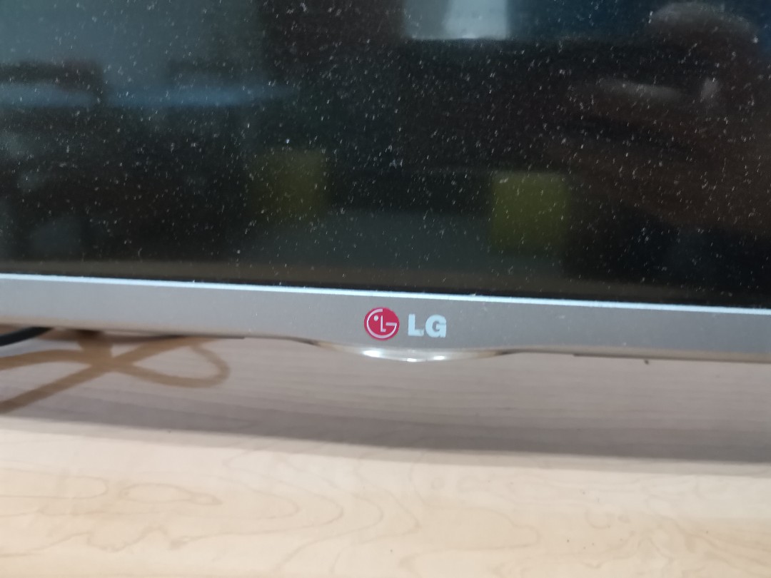 LG 40" Smart TV, TV & Home Appliances, TV & Entertainment, TV on Carousell