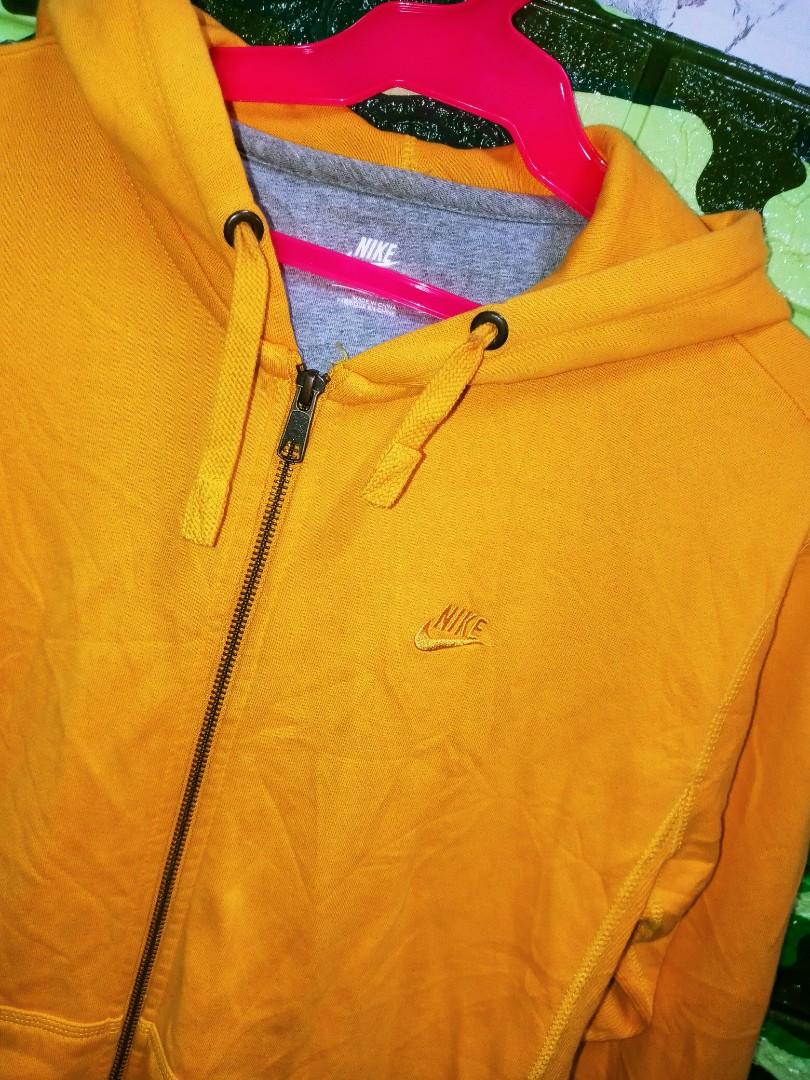 Nike mustard, Men's Fashion, Activewear on Carousell