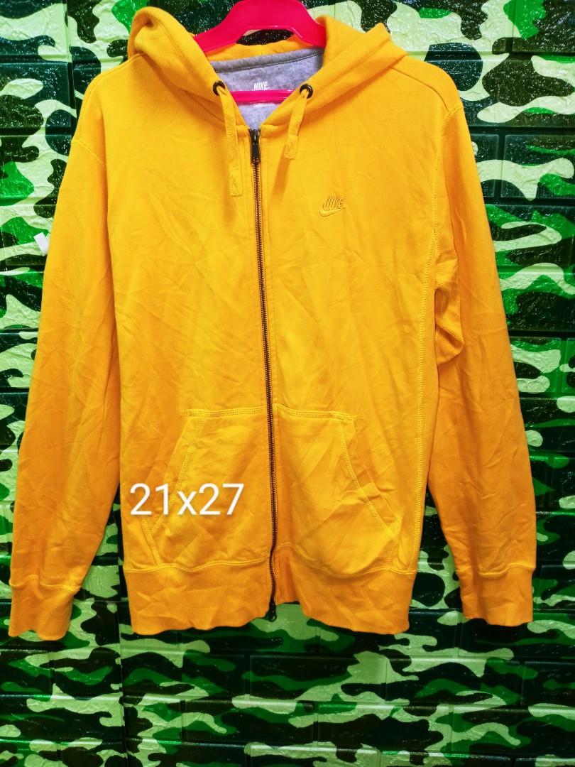 Nike mustard, Men's Fashion, Activewear on Carousell