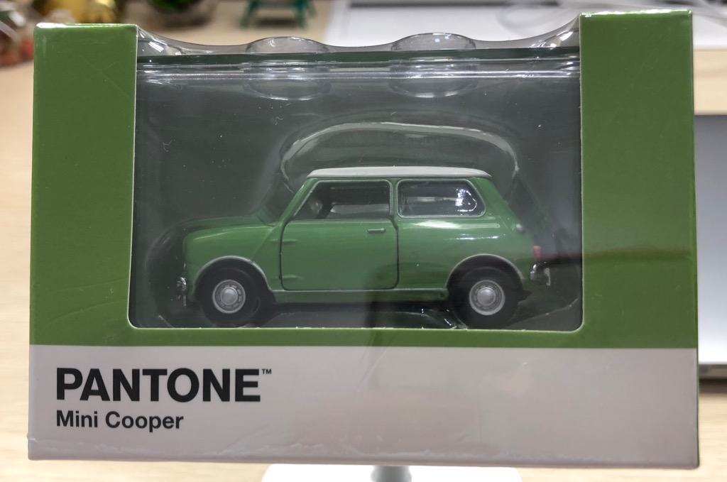 Pantone Mini Cooper Car 576C, 興趣及遊戲, 玩具 & 遊戲類 - Carousell