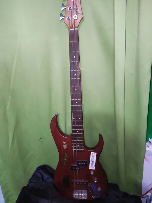 RJ BASS GUITAR w/ AMPLIFIER [RUSH], Hobbies & Toys, Music & Media ...