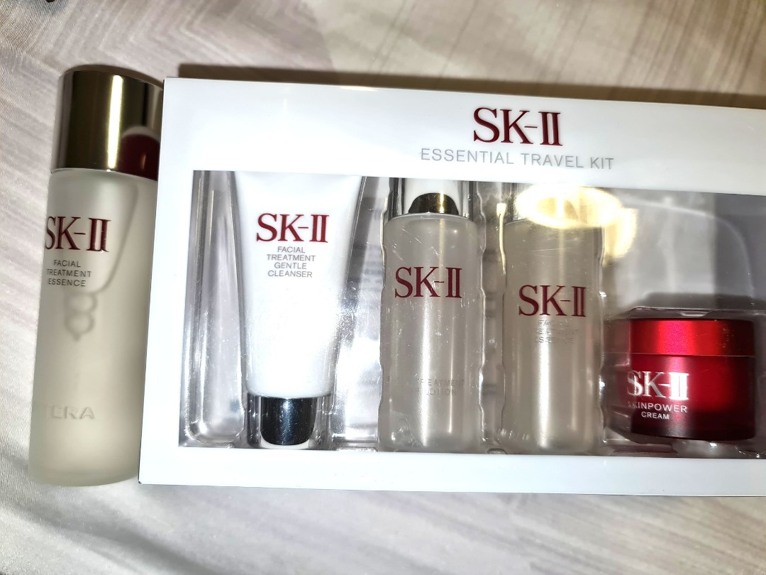 SK2 travel set with 75ml facial treatment essence (glass bottle ...