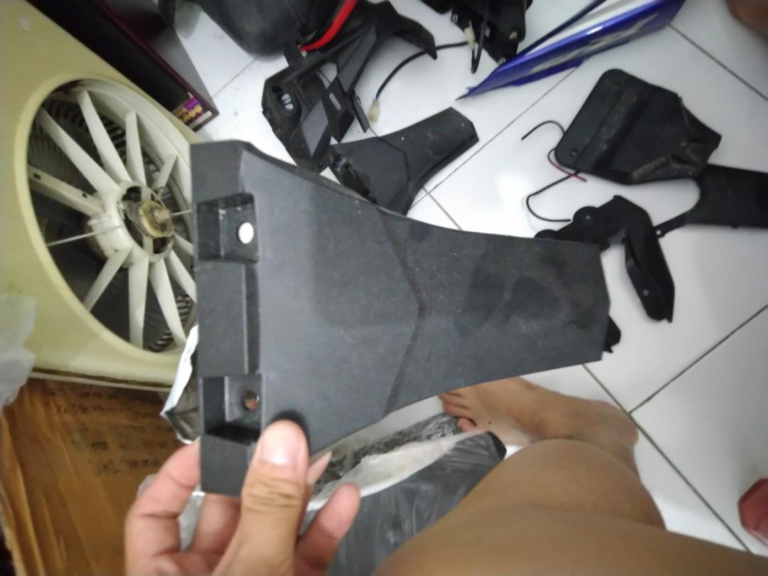 Spakbor undertail body part yamaha r25, Motor di Carousell