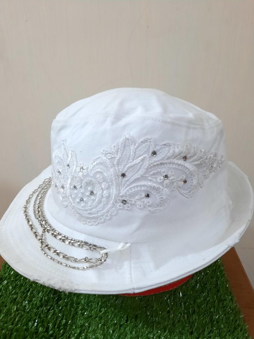 Topi Fedora Model Sobek, Fesyen Pria, Aksesoris, Topi di Carousell