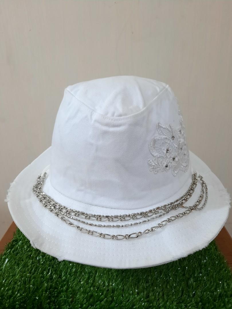 Topi Fedora Model Sobek, Fesyen Pria, Aksesoris, Topi di Carousell