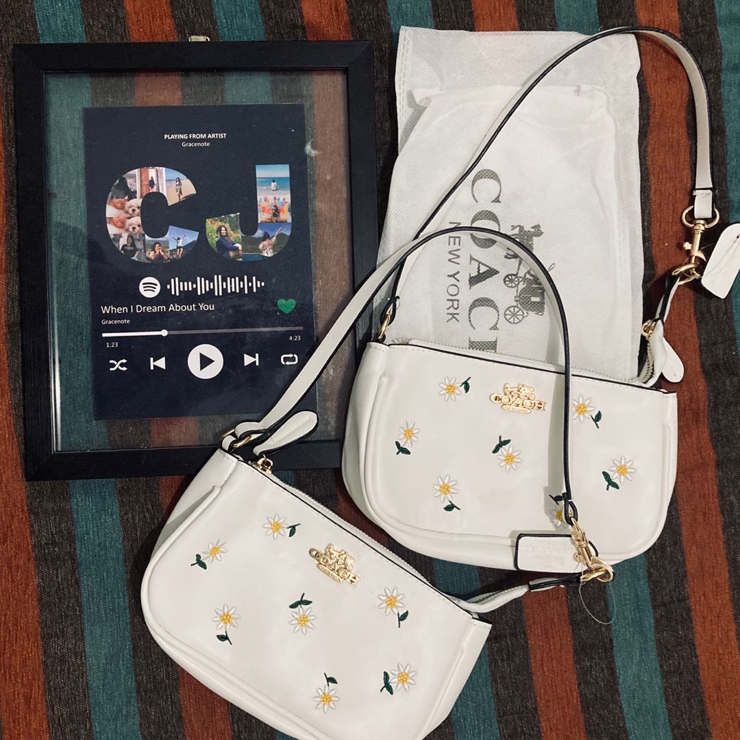 Coach Daisy Embroidered Bag, Women's Fashion, Bags & Wallets, Shoulder ...