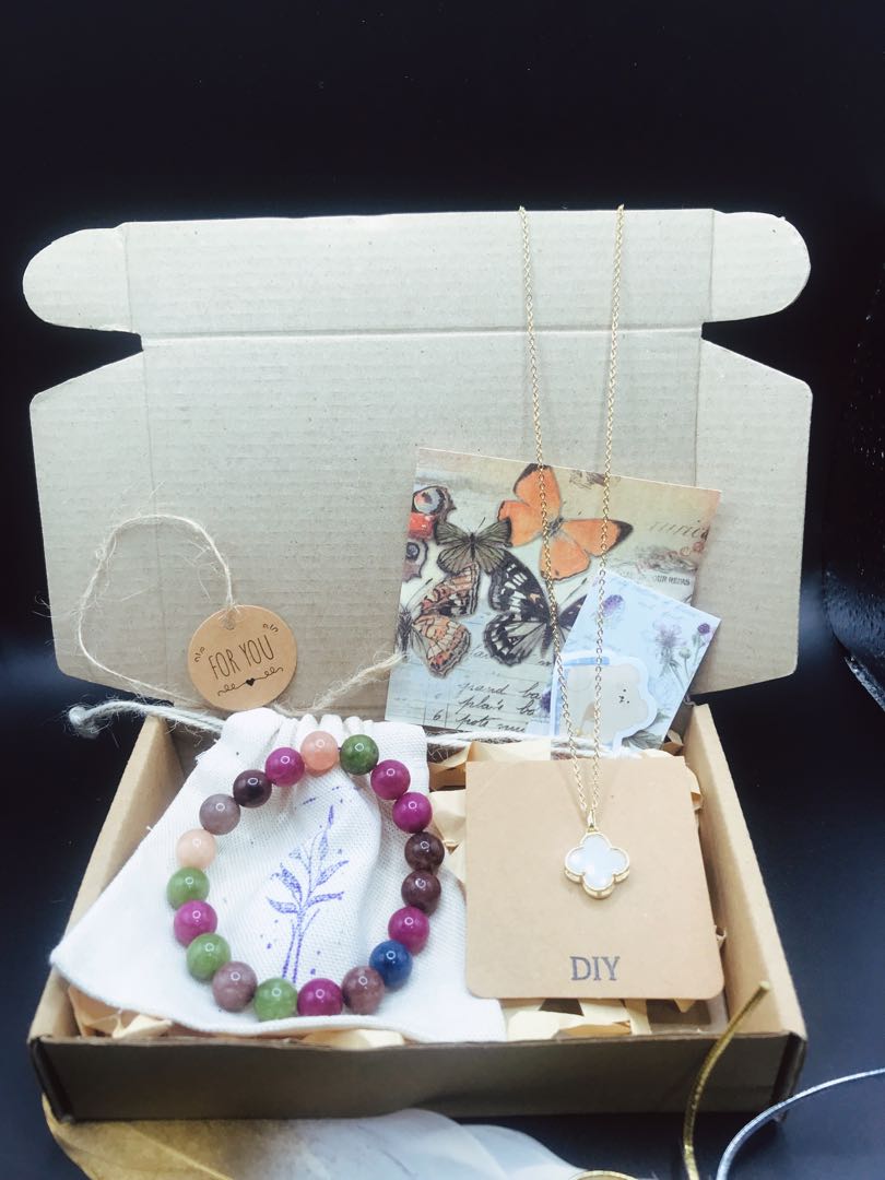 Gift Set Box - VCA, Women's Fashion, Watches & Accessories, Other ...