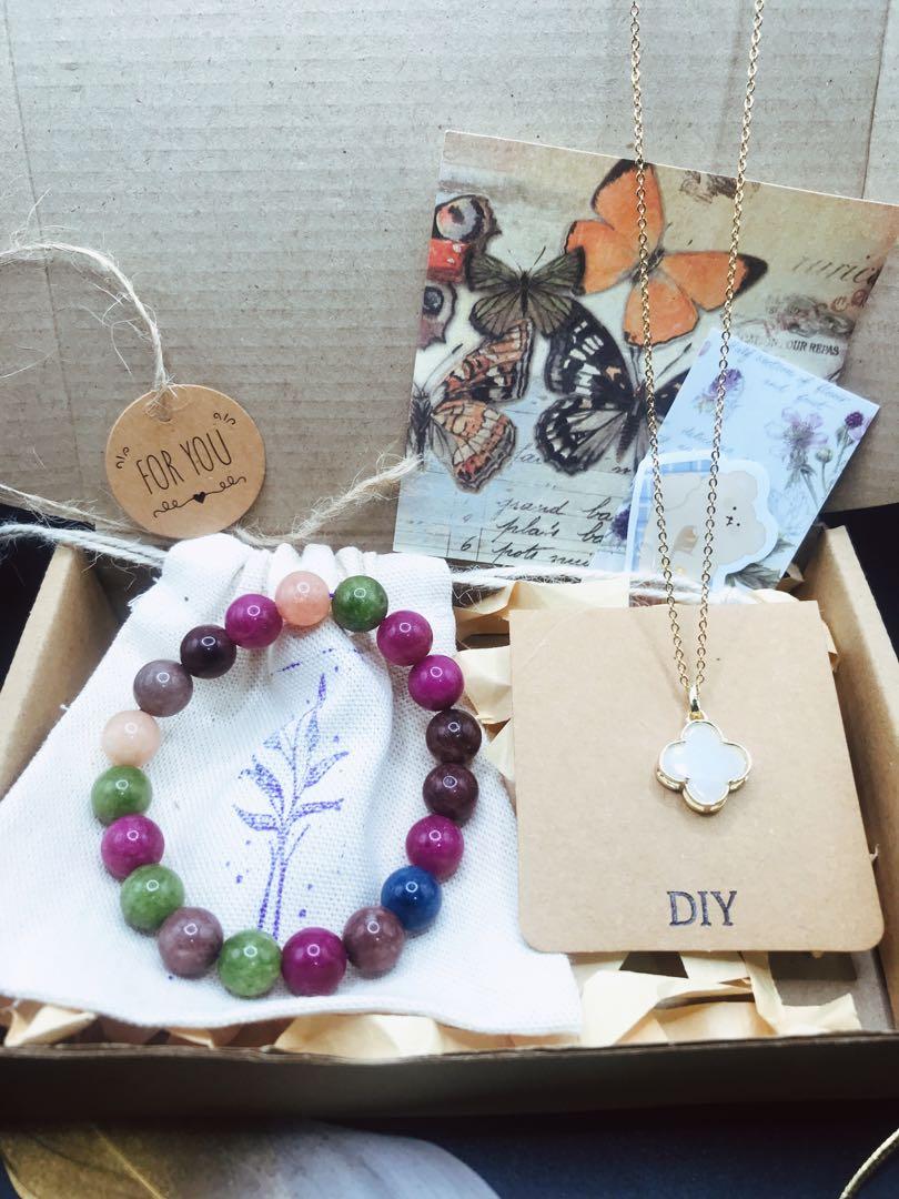 Gift Set Box - VCA, Women's Fashion, Watches & Accessories, Other ...