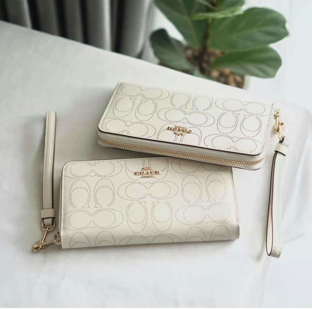 New Coach wallet, Women's Fashion, Bags & Wallets, Wallets & Card ...