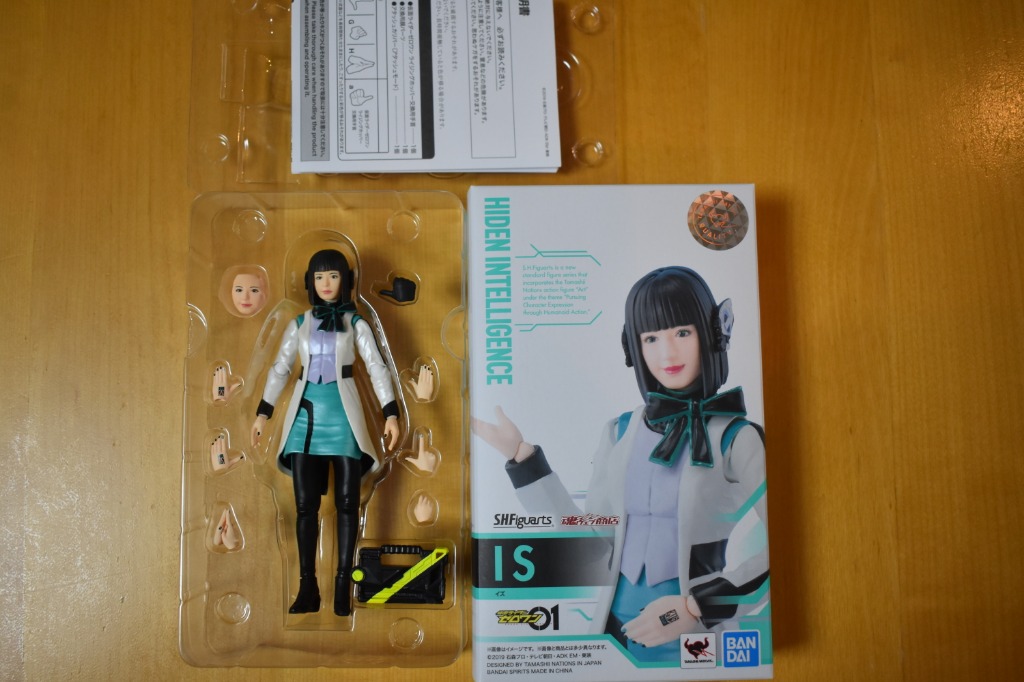 二手 SHF S.H.Figuarts Izu 伊絲 伊兹 幪面超人01 Kamen Rider zero one 鶴鳩乃愛, 興趣及遊戲, 玩具 & 遊戲類 - Carousell