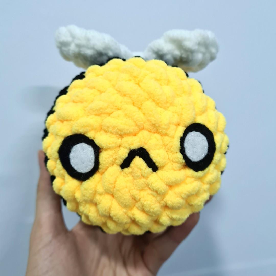 Chunky bee crochet stuffed plushie, Hobbies & Toys, Stationery & Craft ...