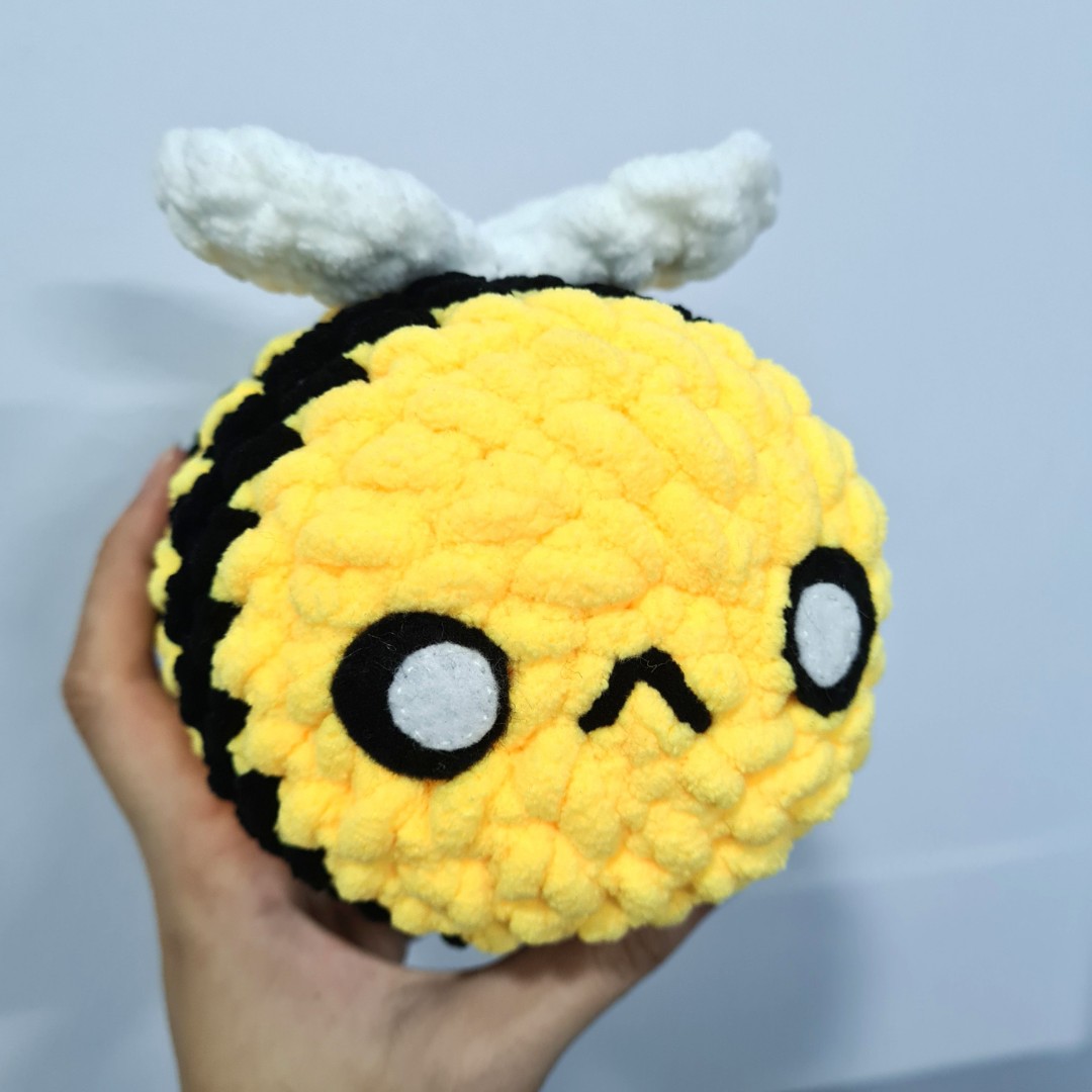 Chunky bee crochet stuffed plushie, Hobbies & Toys, Stationery & Craft ...
