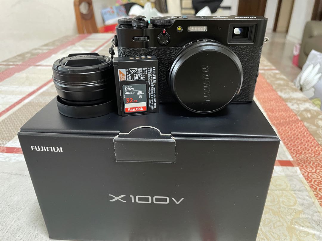 Fujifilm Fuji X100V Black Bundle Set with WCL-X100 II, Photography, Cameras on Carousell