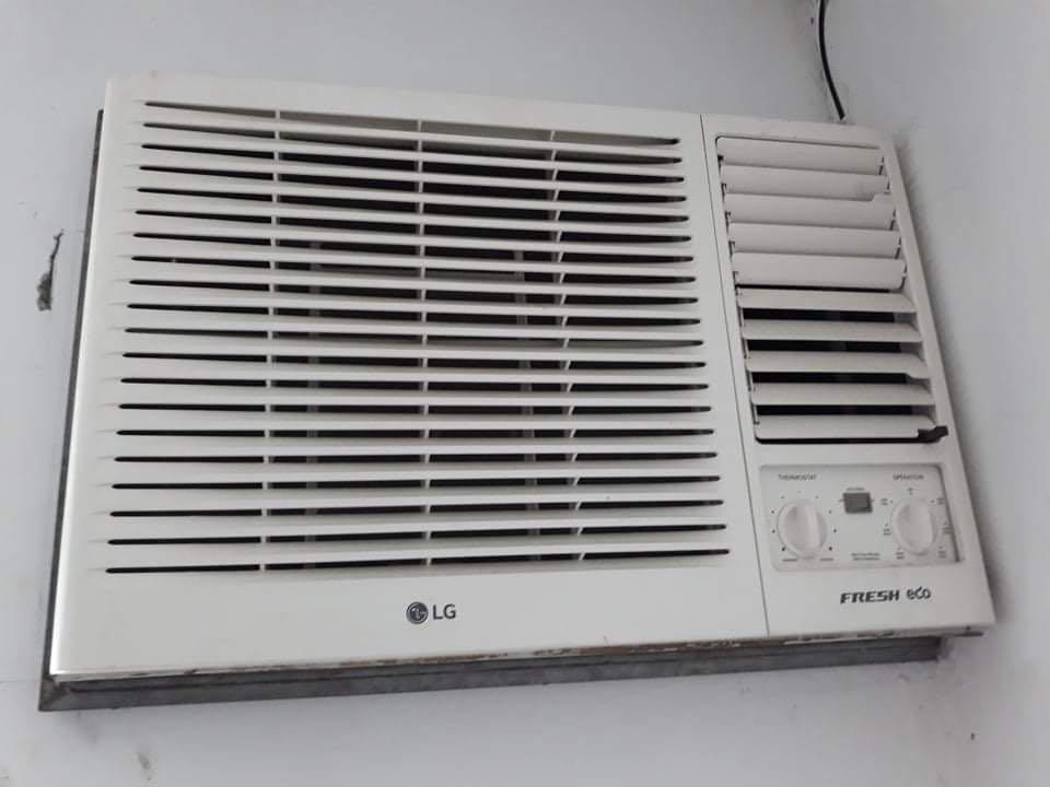 LG window type 1.5 hp up non inverter, TV & Home Appliances, Air ...