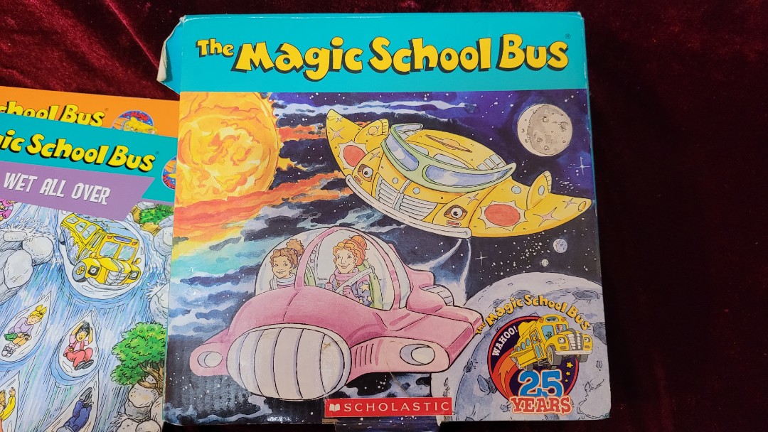 Magic School Bus box set, 興趣及遊戲, 書本 & 文具, 小朋友書 - Carousell