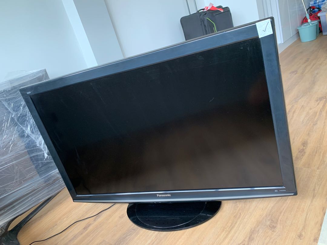 Panasonic 42 ins TV, TV & Home Appliances, TV & Entertainment, TV on ...