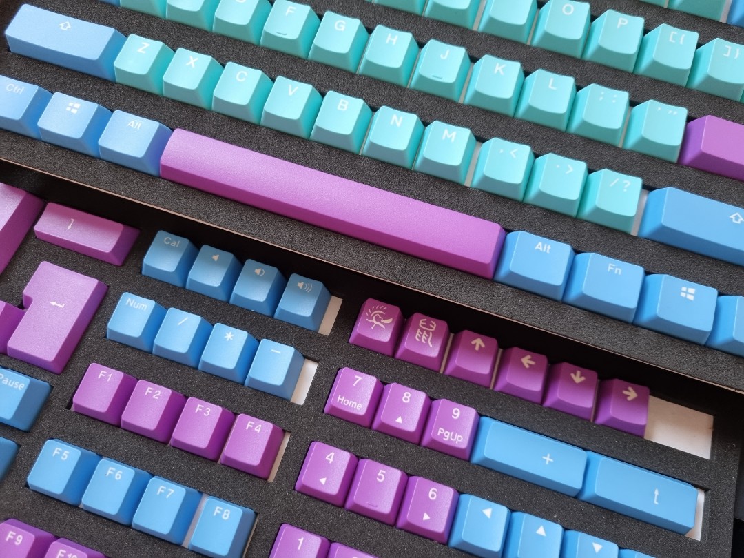Ducky Frozen Llama PBT keycaps set, Computers & Tech, Parts ...
