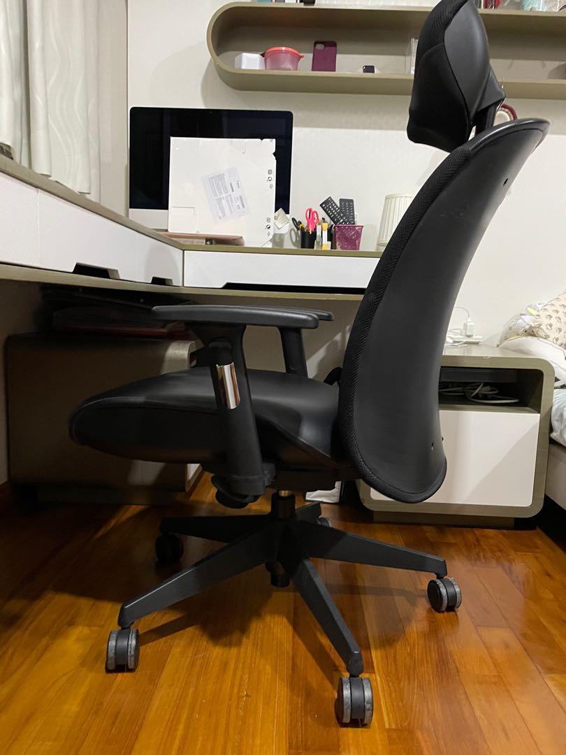 Osim Massage/Work Chair uChill, Furniture & Home Living, Furniture ...