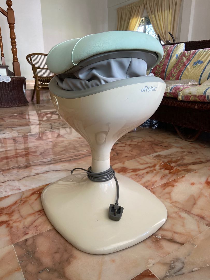 Osim uRobic massage chair, Health & Nutrition, Massage Devices on Carousell