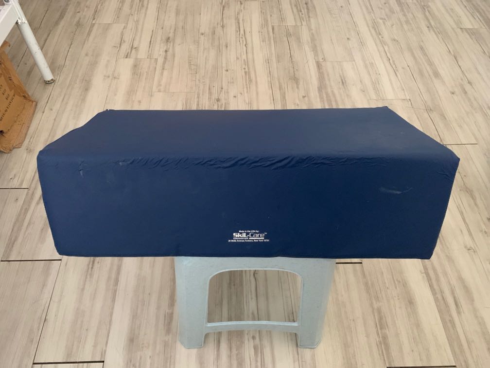 Pillow positioning aid (hospital wedge), Health & Nutrition, Braces ...