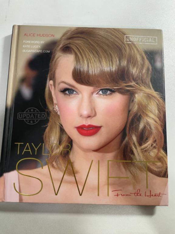 TAYLOR SWIFT BIOGRAPHY BOOK, Hobbies & Toys, Memorabilia & Collectibles ...