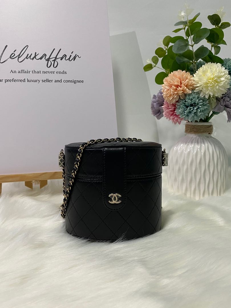 Chanel Small 22B Vanity Bag, Luxury, Bags & Wallets on Carousell