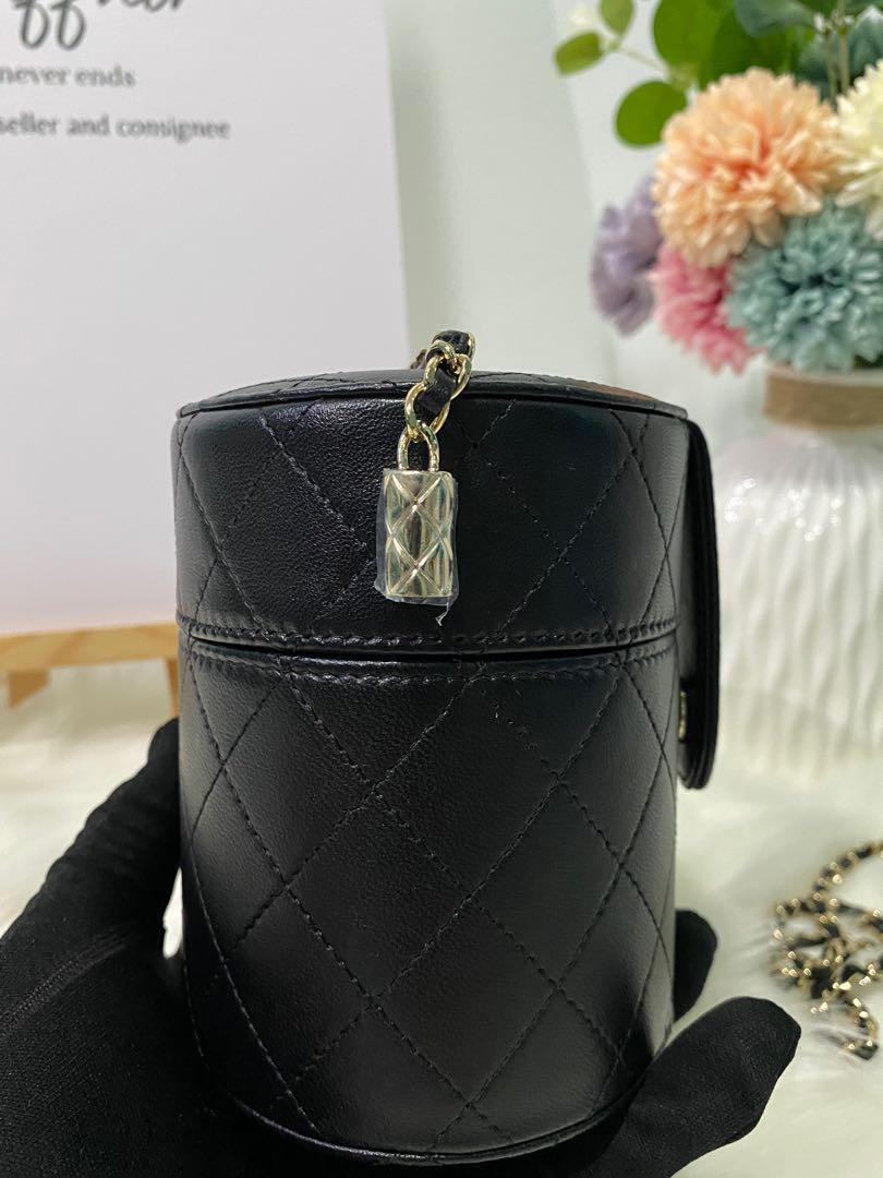 Chanel Small 22B Vanity Bag, Luxury, Bags & Wallets on Carousell