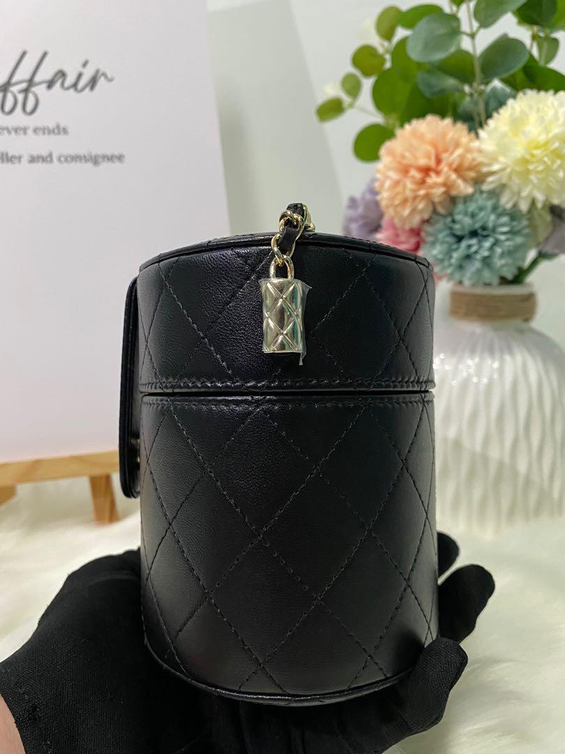 Chanel Small 22B Vanity Bag, Luxury, Bags & Wallets on Carousell