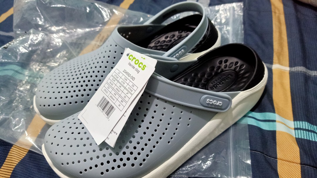 Crocs, Men's Fashion, Footwear, Slippers & Slides on Carousell