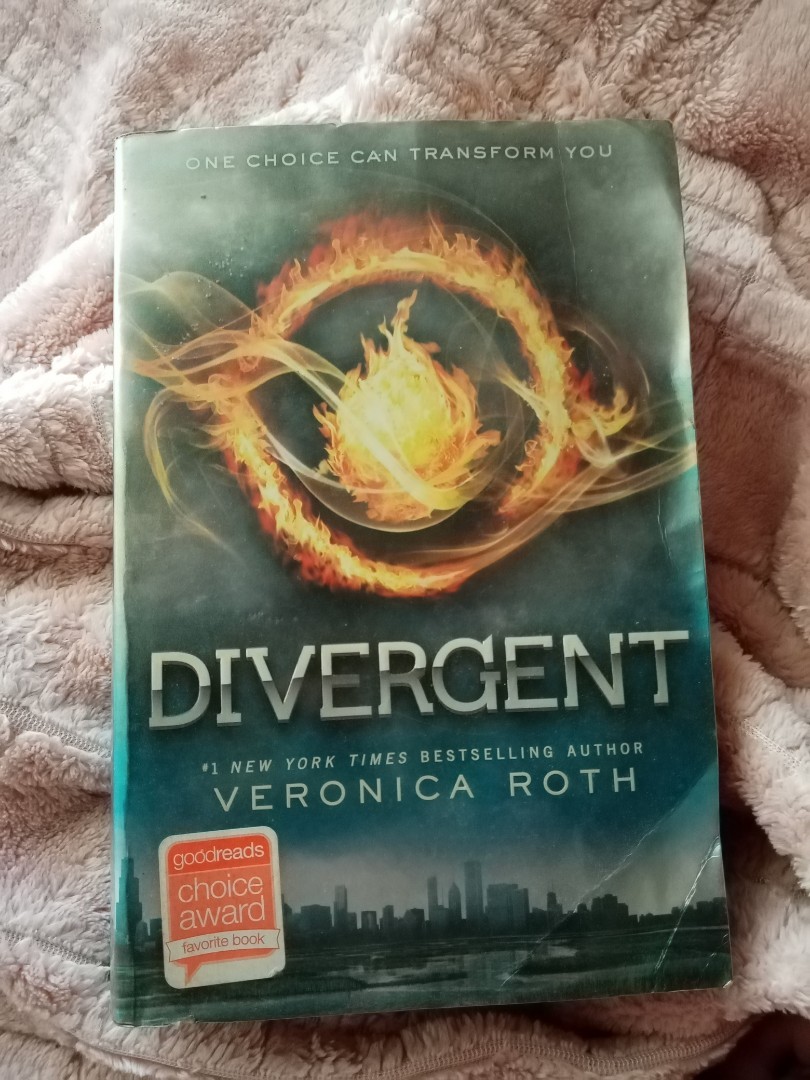 Divergent by Veronica Roth, Hobbies & Toys, Books & Magazines, Fiction ...